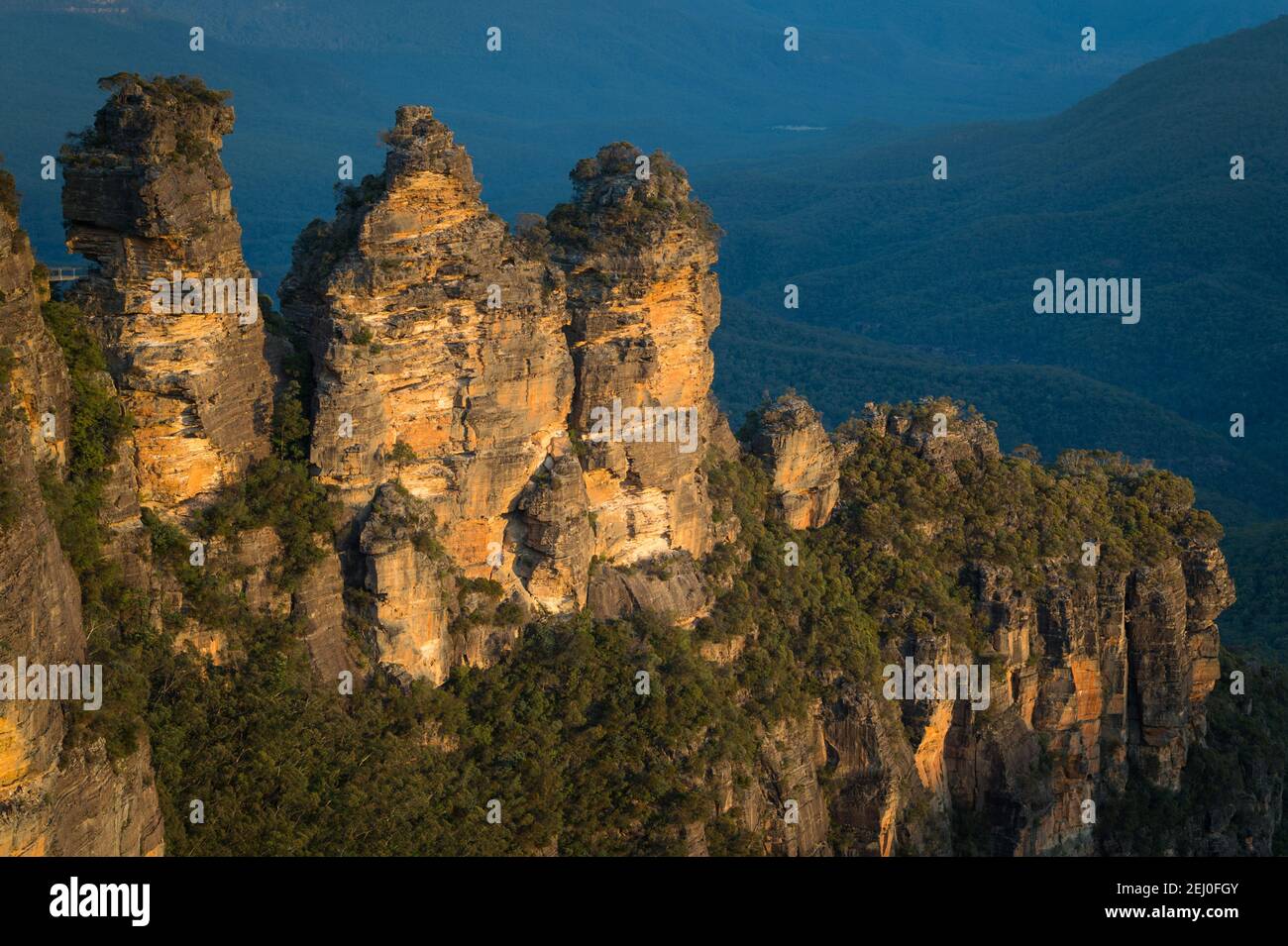 Three sisters rock formation sunset hi-res stock photography and images ...