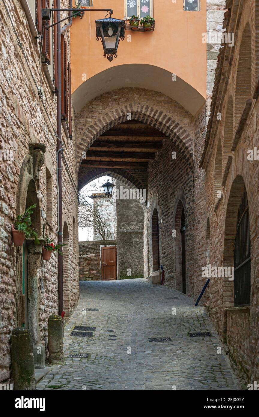 Medieval road hi-res stock photography and images - Alamy