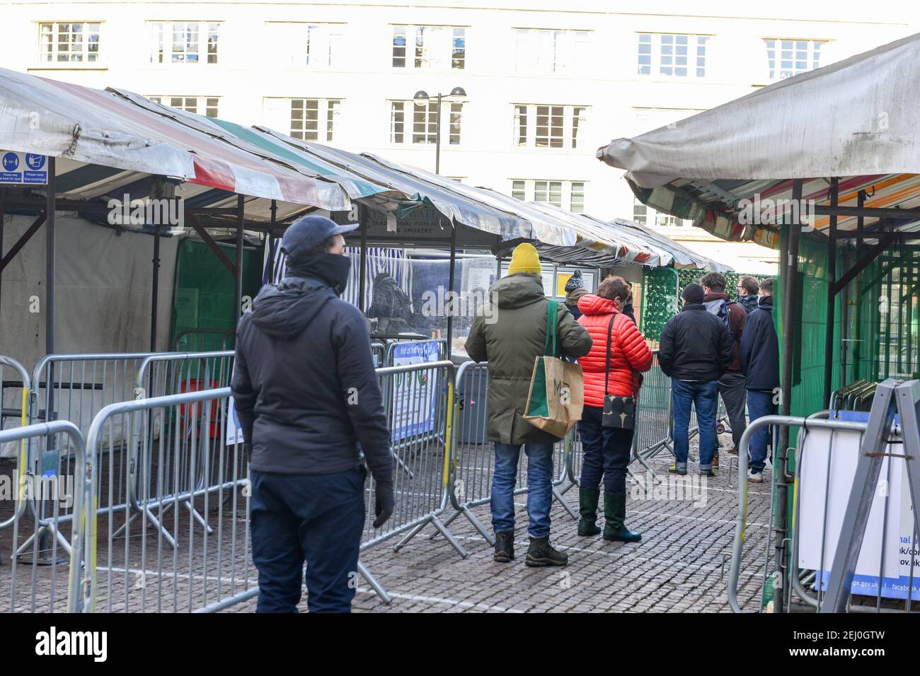 Cambridge, Uk, 13-02-2021. Barriers being used to enable shoppers to ...