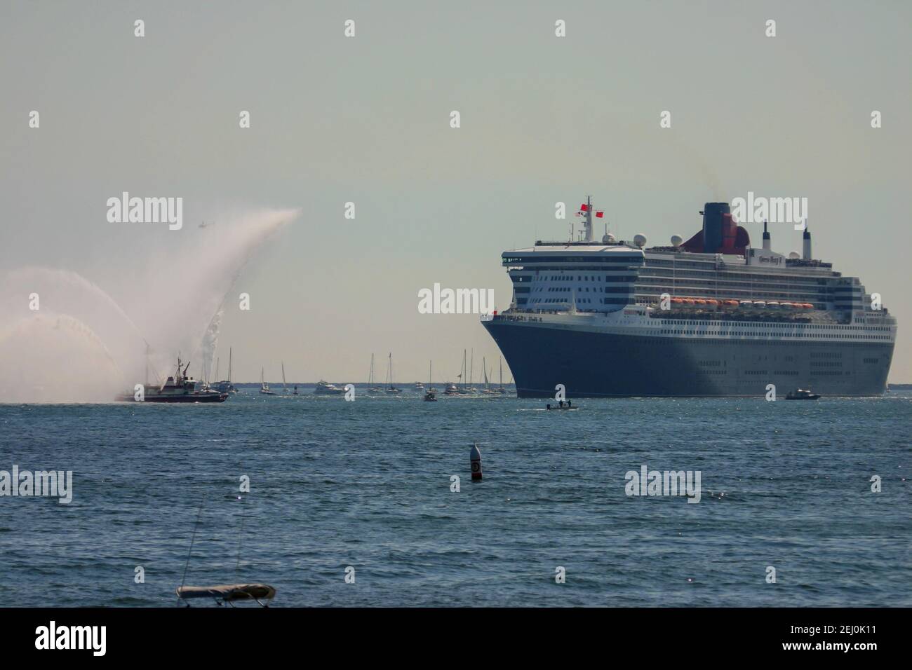 Queen mary 2 long beach hi-res stock photography and images - Alamy