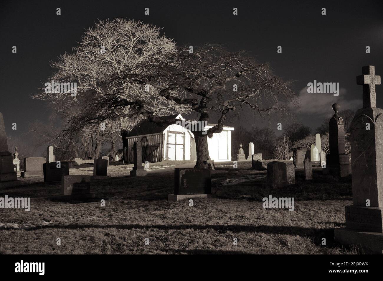 Cemetery graveyard night hi-res stock photography and images - Alamy