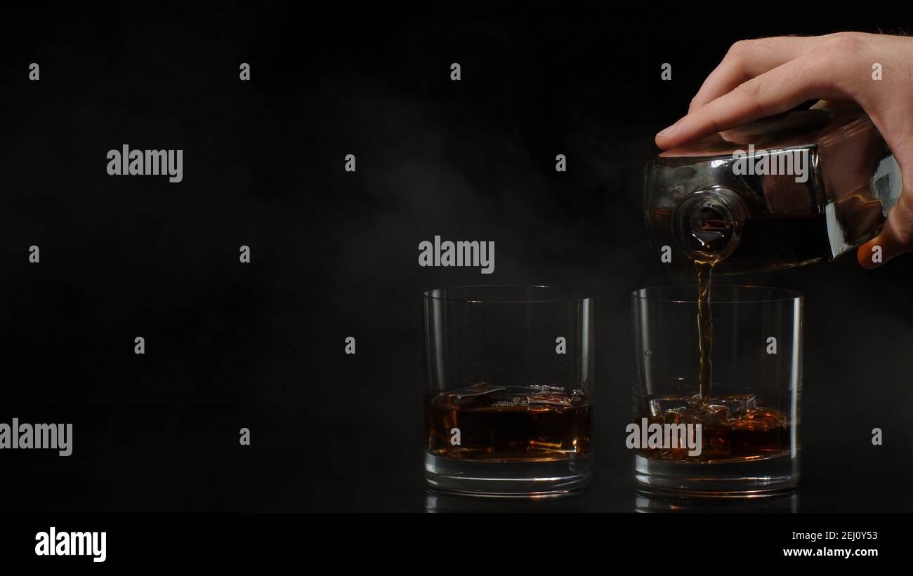 Glass whiskey falling ice cubes hi-res stock photography and images - Alamy