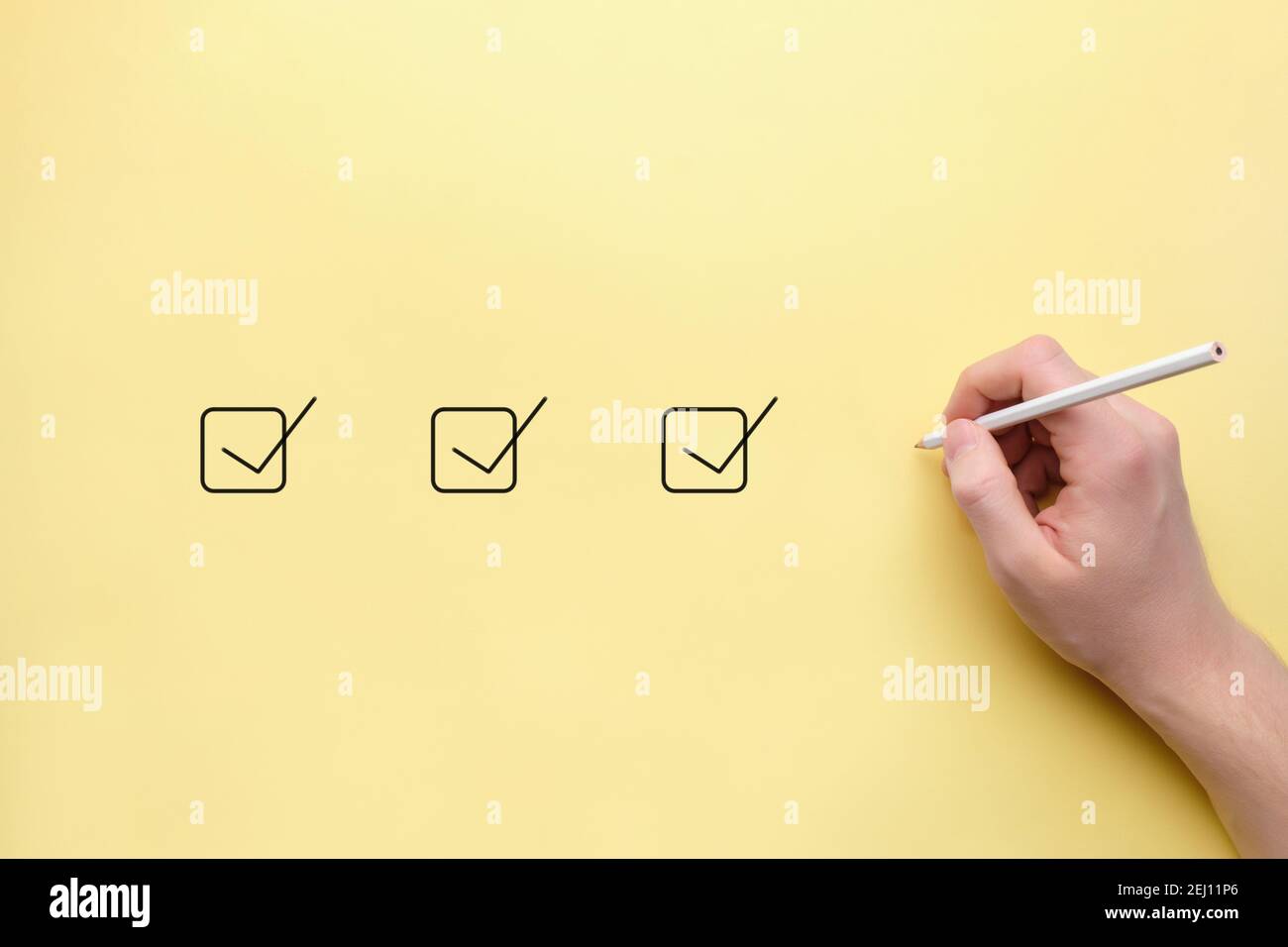 concept Person makes notes in Checkbox with pencil Stock Photo - Alamy