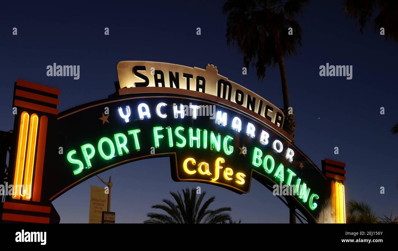 SANTA MONICA, LOS ANGELES CA USA - 19 DEC 2019: Summertime iconic ...