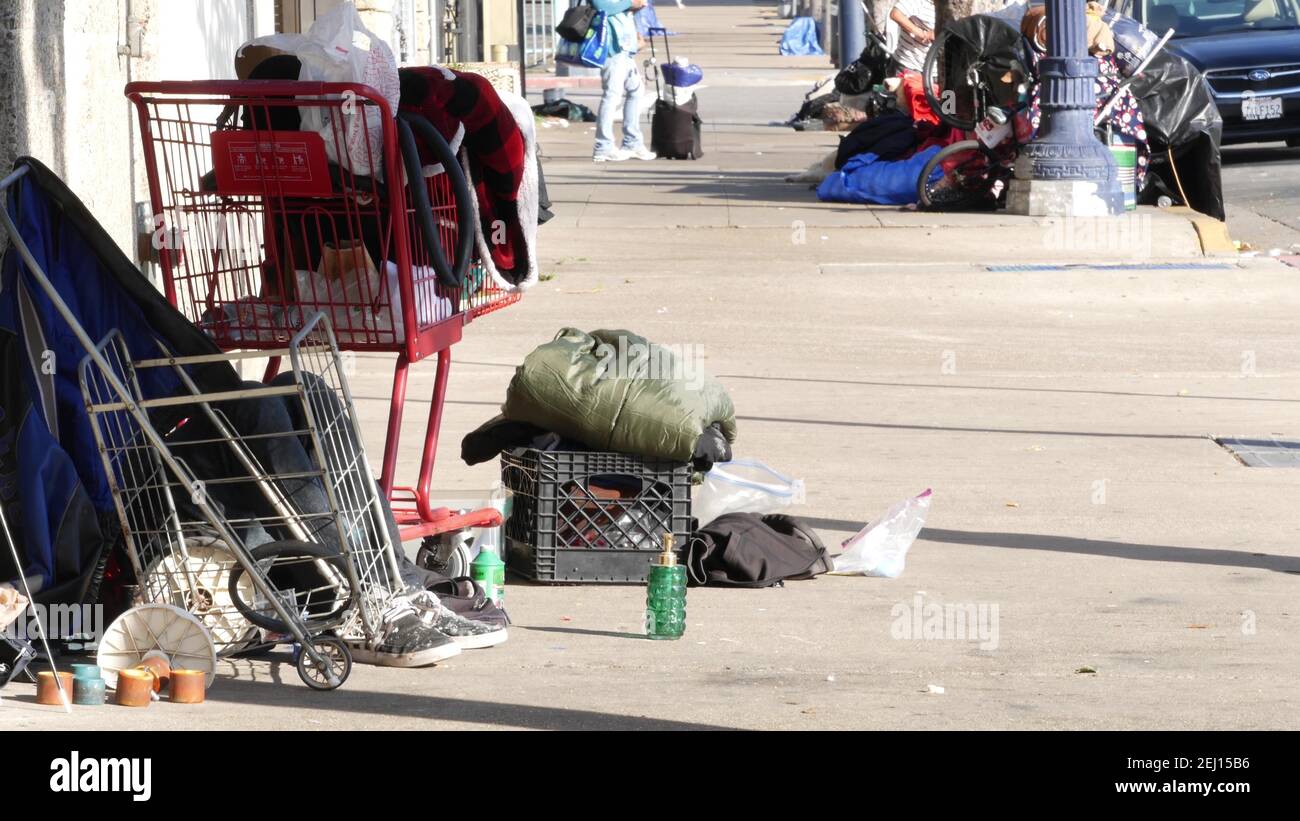 SAN DIEGO, CALIFORNIA USA - 4 JAN 2020: Stuff of homeless street people ...