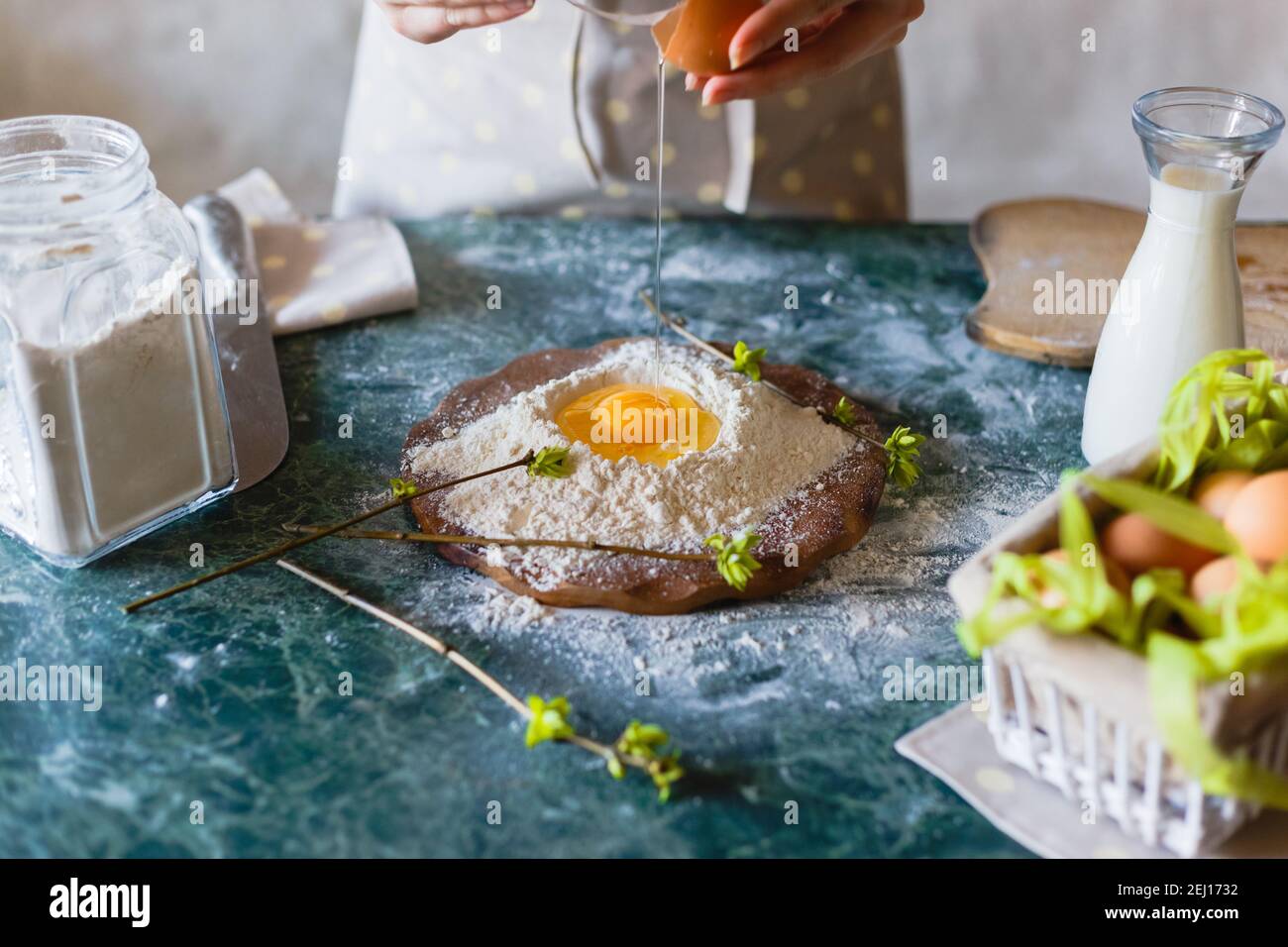 Pouring liquid egg hi-res stock photography and images - Alamy