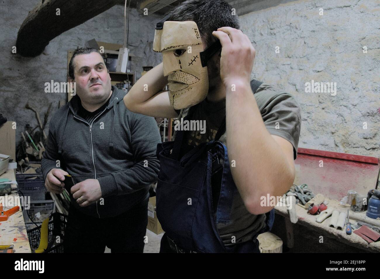 Trying out a newly built wood mask, to be used later in the Carnival ...