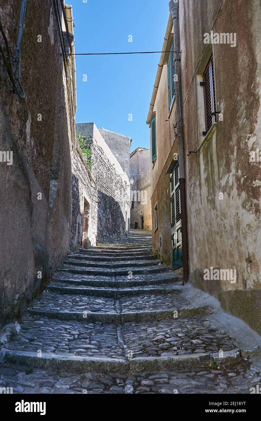 Around the narrow and characteristic alleys of Erice, Trapani Stock ...