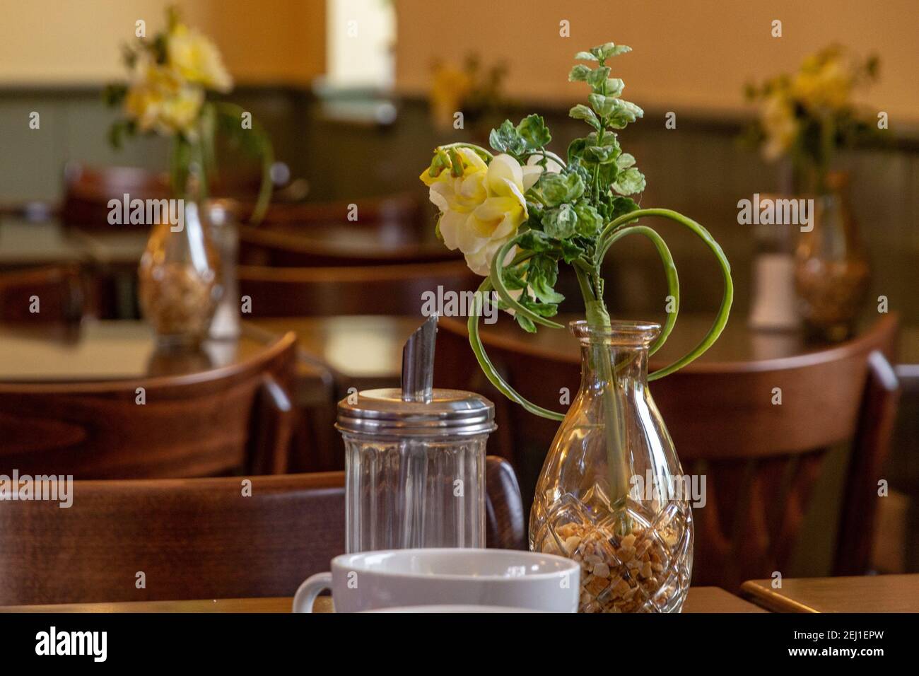 Cut flowers on dining hi-res stock photography and images - Alamy