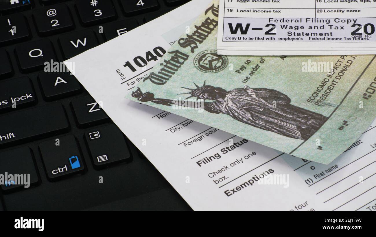 Us irs form 1040 hi-res stock photography and images - Alamy