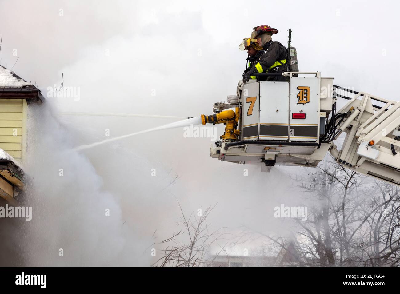 Tower Ladder 7, Detroit fire department, vacant dwelling fire, Detroit ...