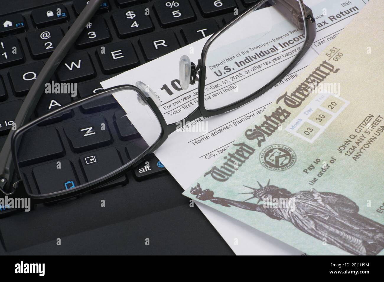 US IRS Internal Revenue Service income tax filing form 1040 with ...