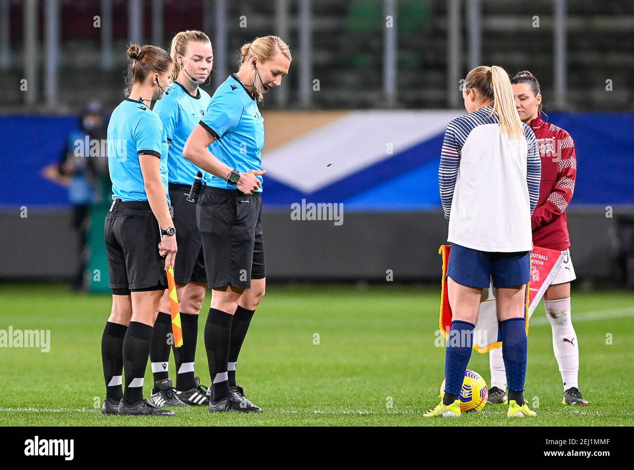 Fifa referee tess olofsson hi-res stock photography and images - Alamy