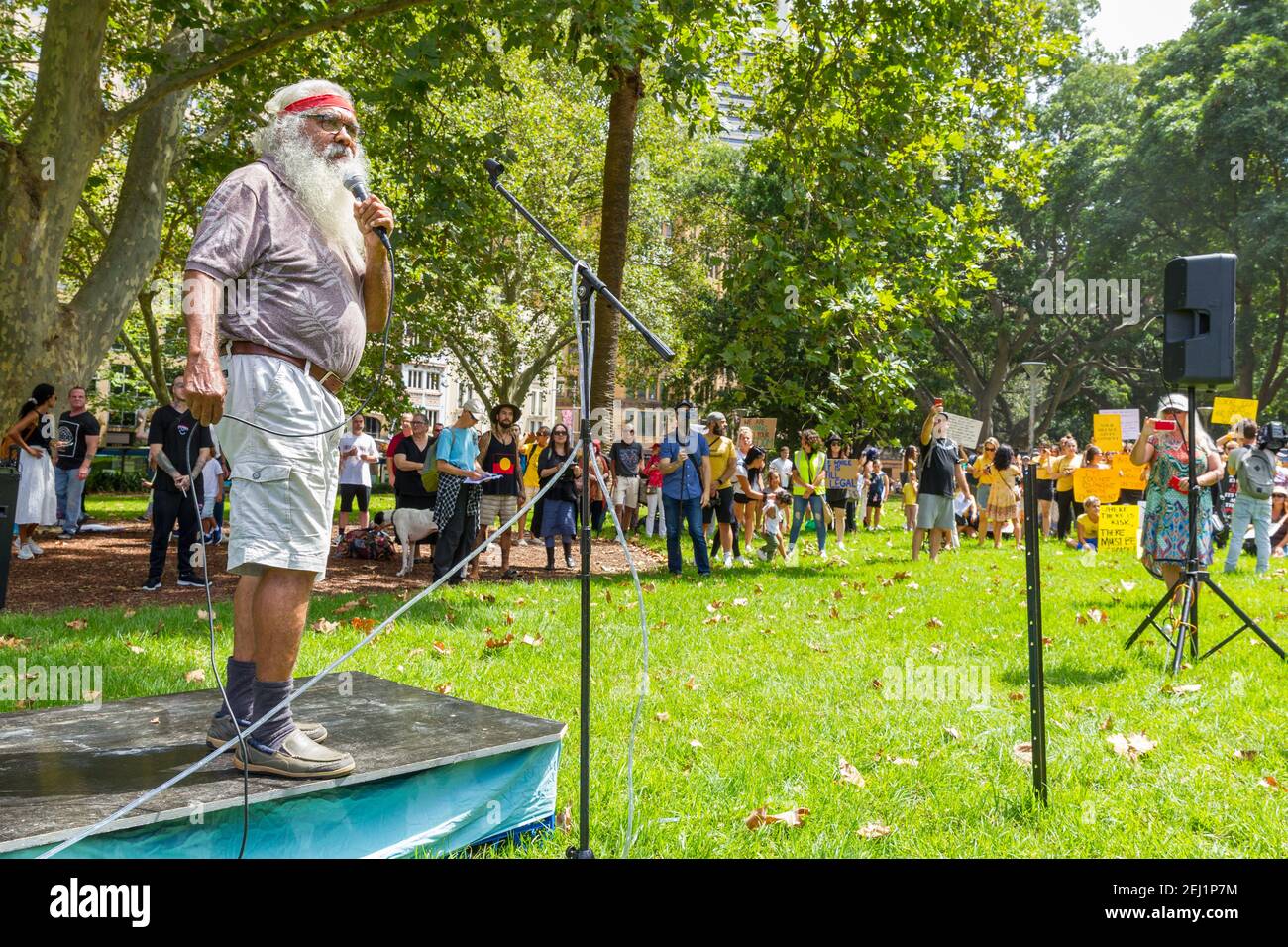 Australian aboriginal elder uncle max hi-res stock photography and ...