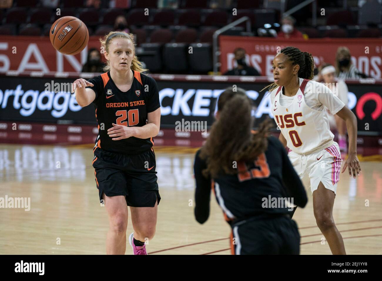 Oregon State Beavers guard Ellie Mack (20) makes a pass during an NCAA ...