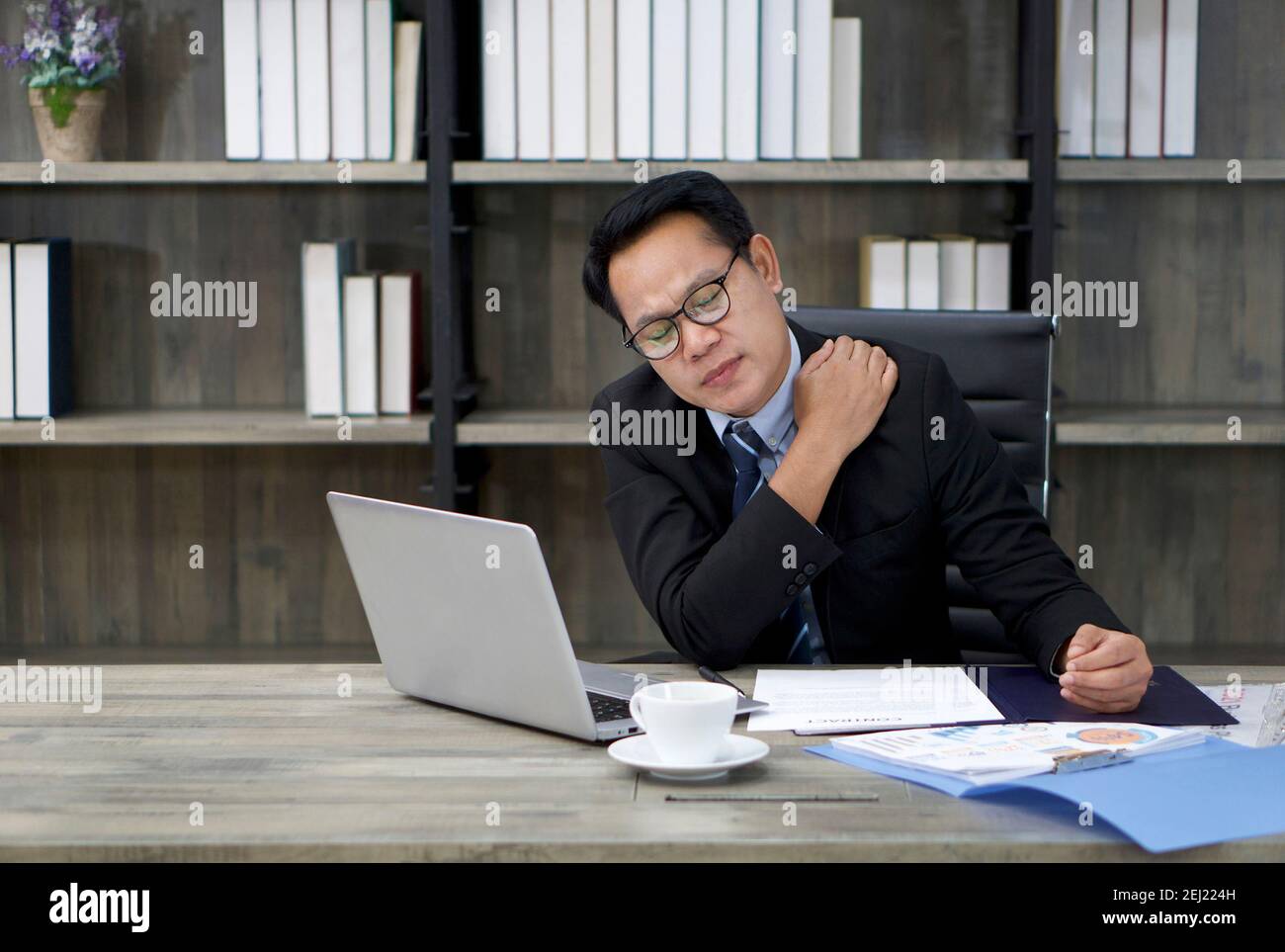 Prolonged sitting hi-res stock photography and images - Alamy