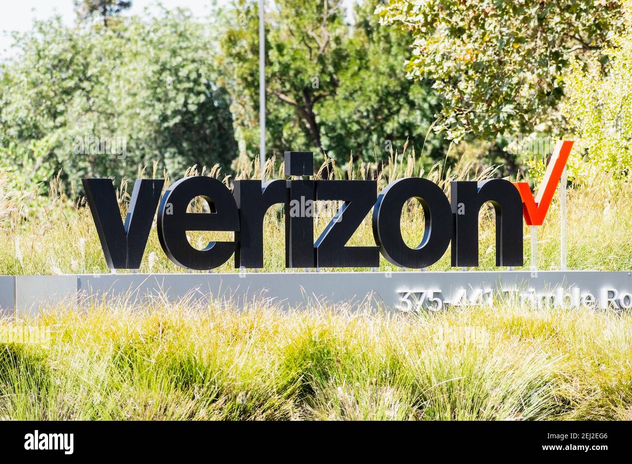 Verizon logo hi-res stock photography and images - Alamy