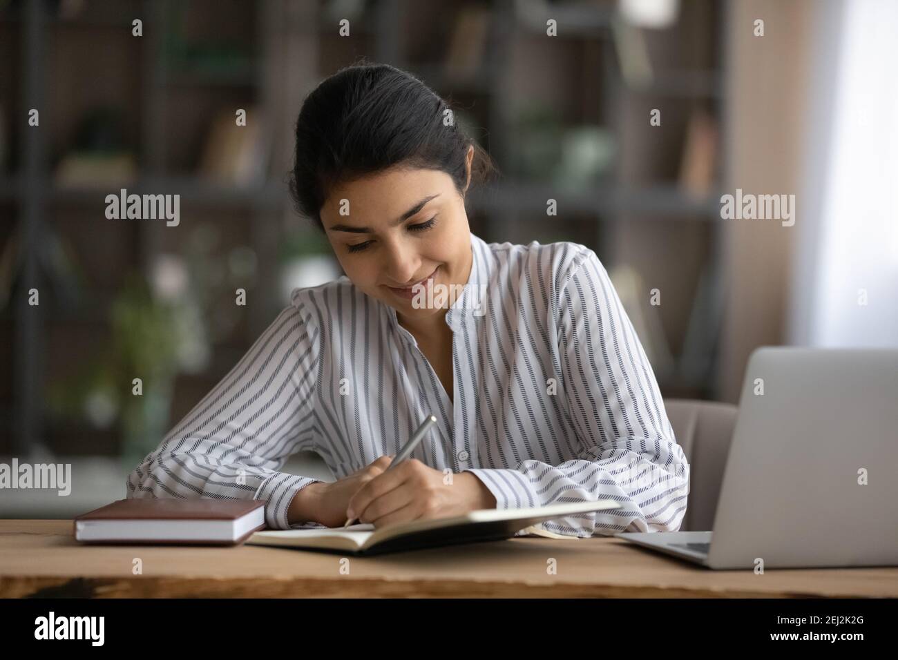 Indian female computer hi-res stock photography and images - Alamy