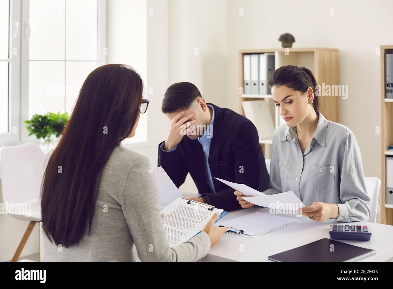 Bank worker hi-res stock photography and images - Alamy