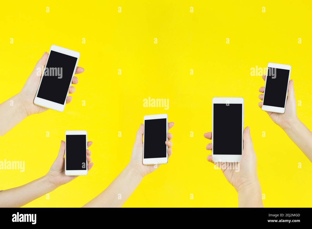 Set hands smartphones on hi-res stock photography and images - Alamy