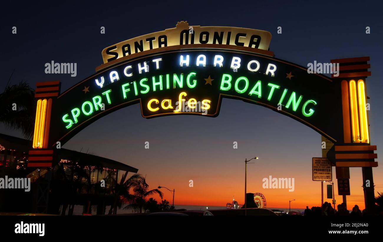 SANTA MONICA, LOS ANGELES CA USA - 19 DEC 2019: Summertime iconic ...