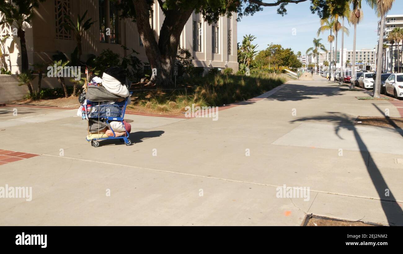Overflowing shopping cart hi-res stock photography and images - Alamy