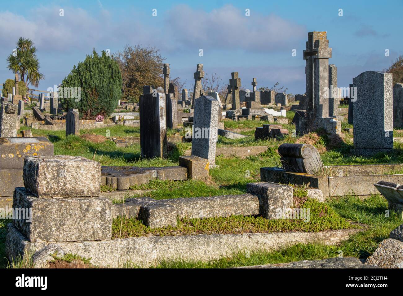 Group of grave stones hi-res stock photography and images - Alamy