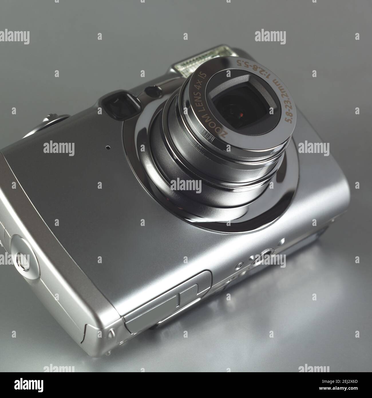 Digital compact camera on white background. Studio shot Stock Photo - Alamy