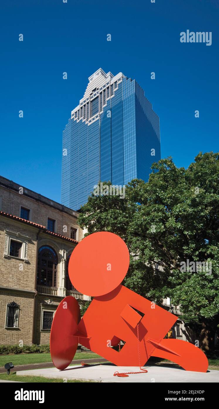 Geometric Mouse by Claes Oldenburg, Heritage Plaza tower behind ...