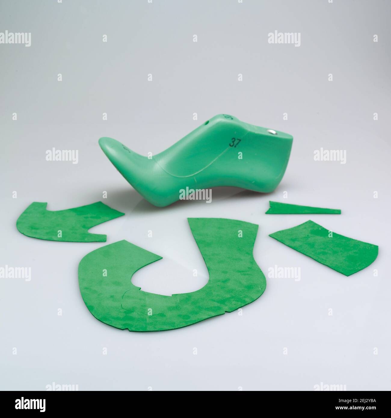 How to build a shoe. Detail of the various pieces that make up a shoe ...