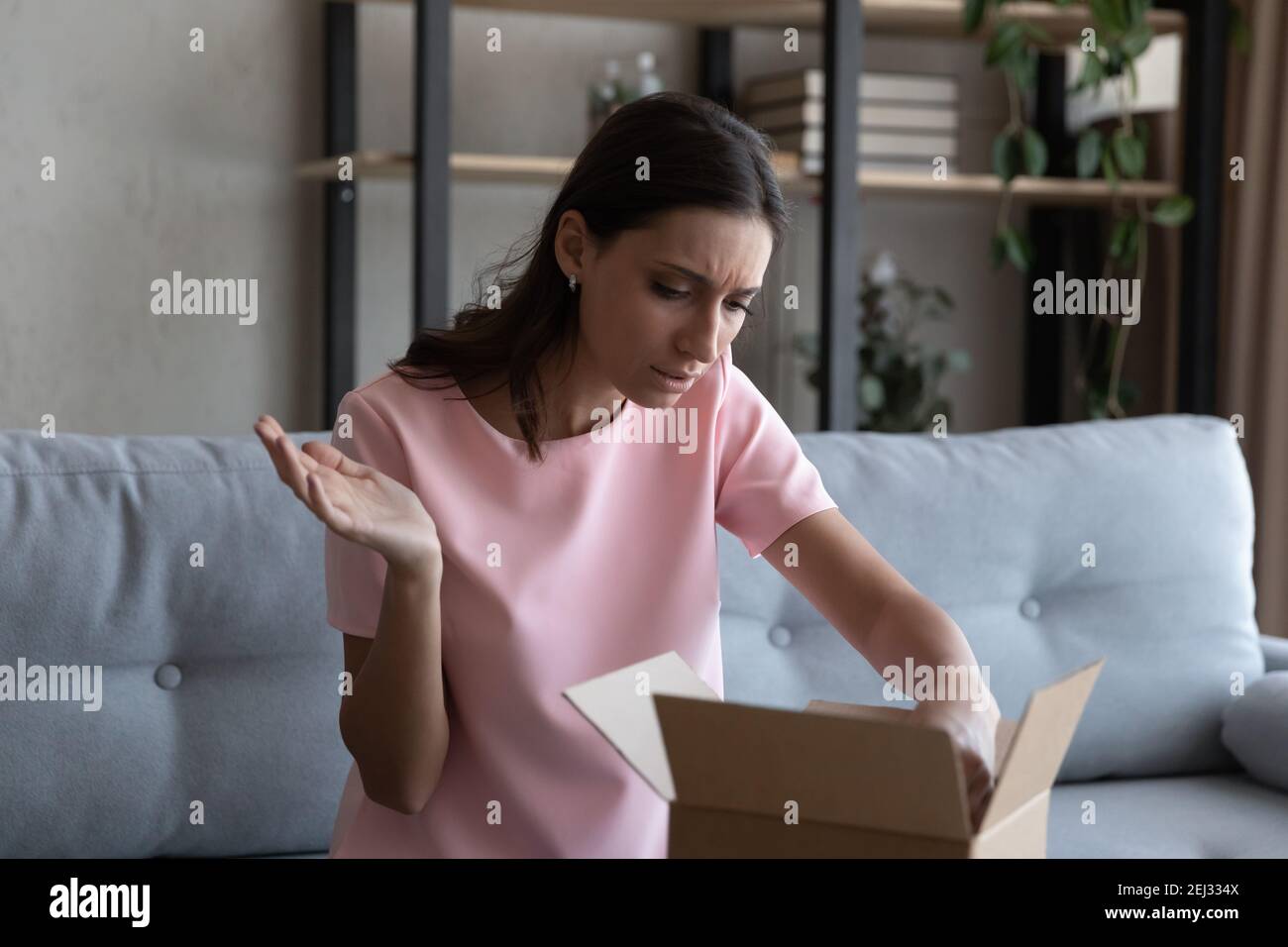 Delivery package angry hi-res stock photography and images - Alamy