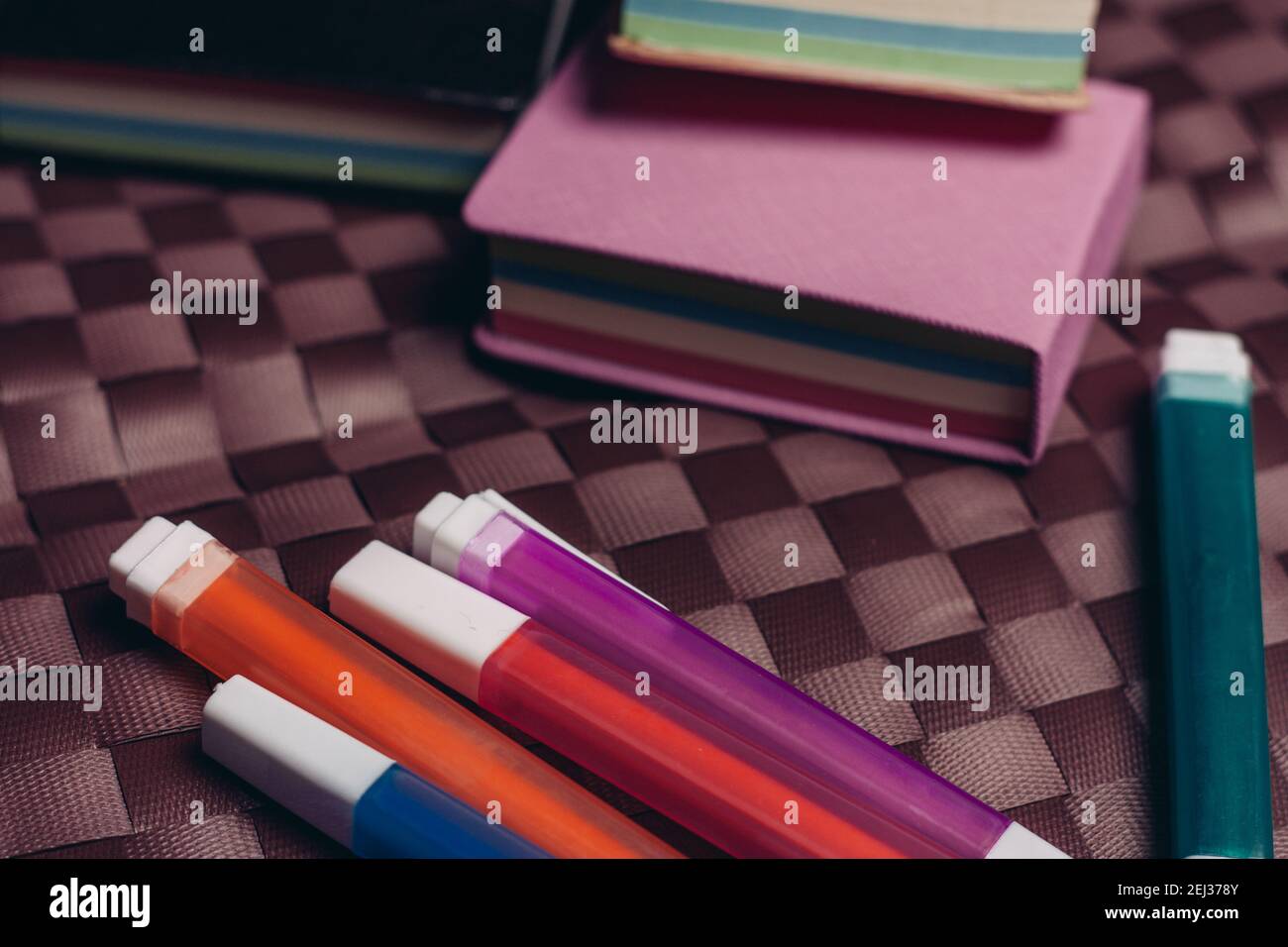 Notepads documents desktop office hi-res stock photography and images ...