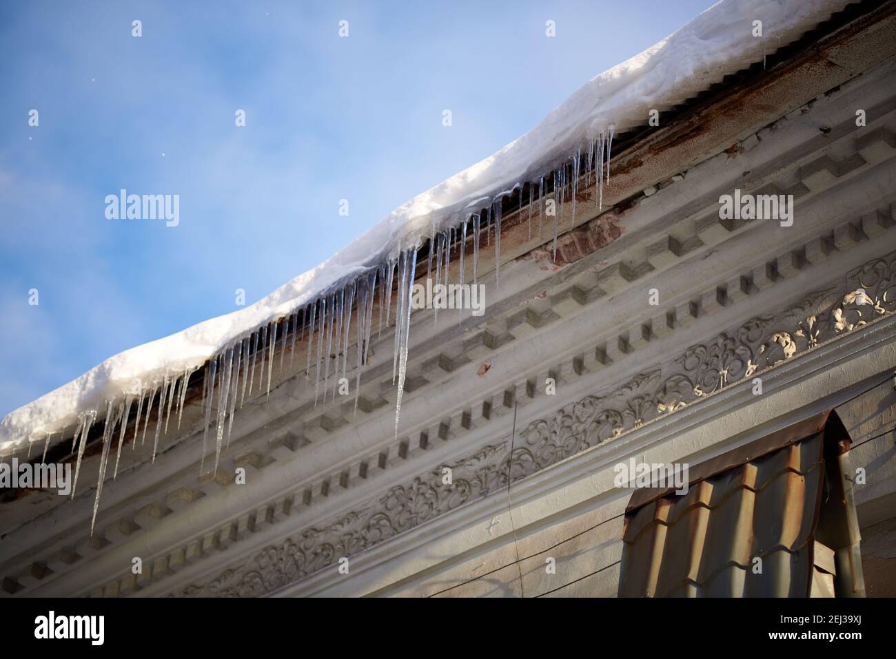 Icicle melting black background hi-res stock photography and images - Alamy