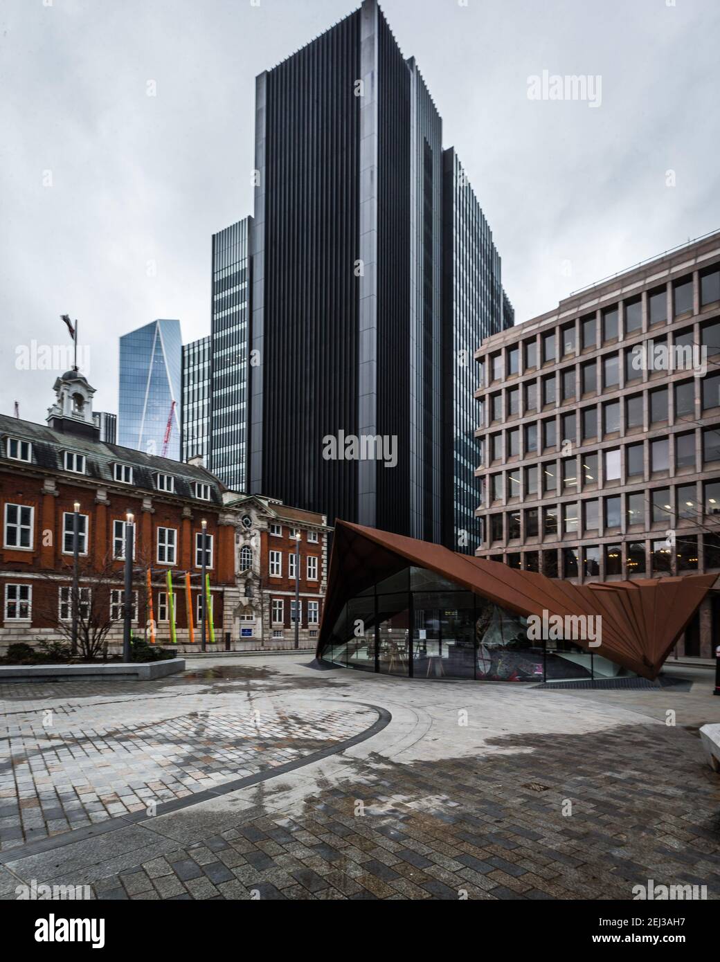 Empty Aldgate Square during the London lockdown Stock Photo - Alamy