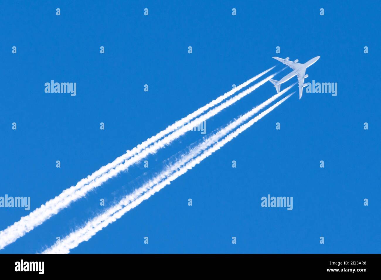 Airplane big four engines hi-res stock photography and images - Alamy