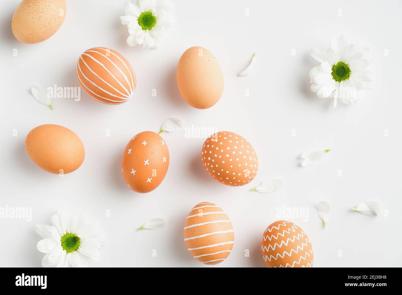 Happy Easter minimal concept. Flat lay, top view Easter eggs and spring ...