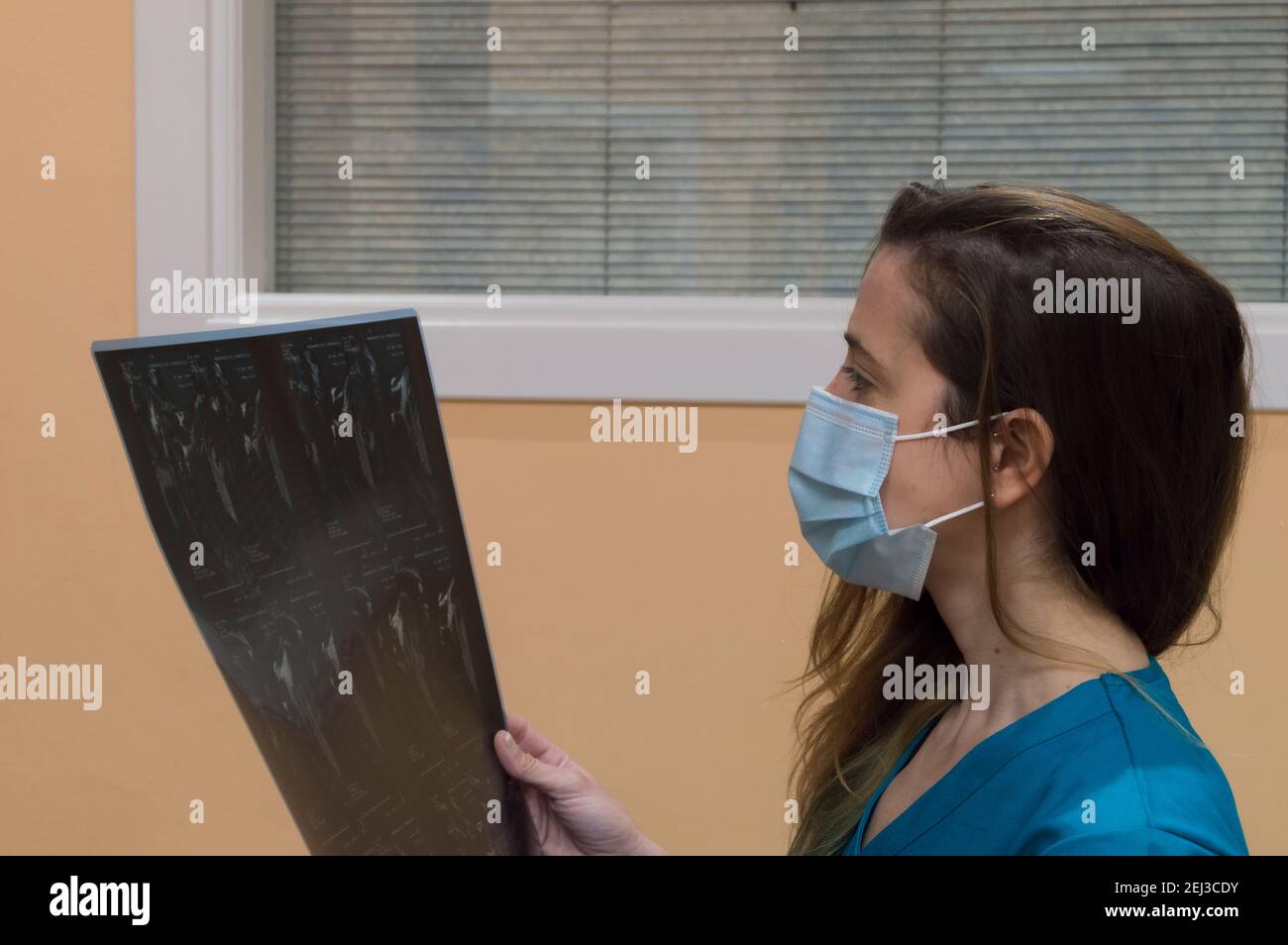 Patient observing nurse hi-res stock photography and images - Alamy