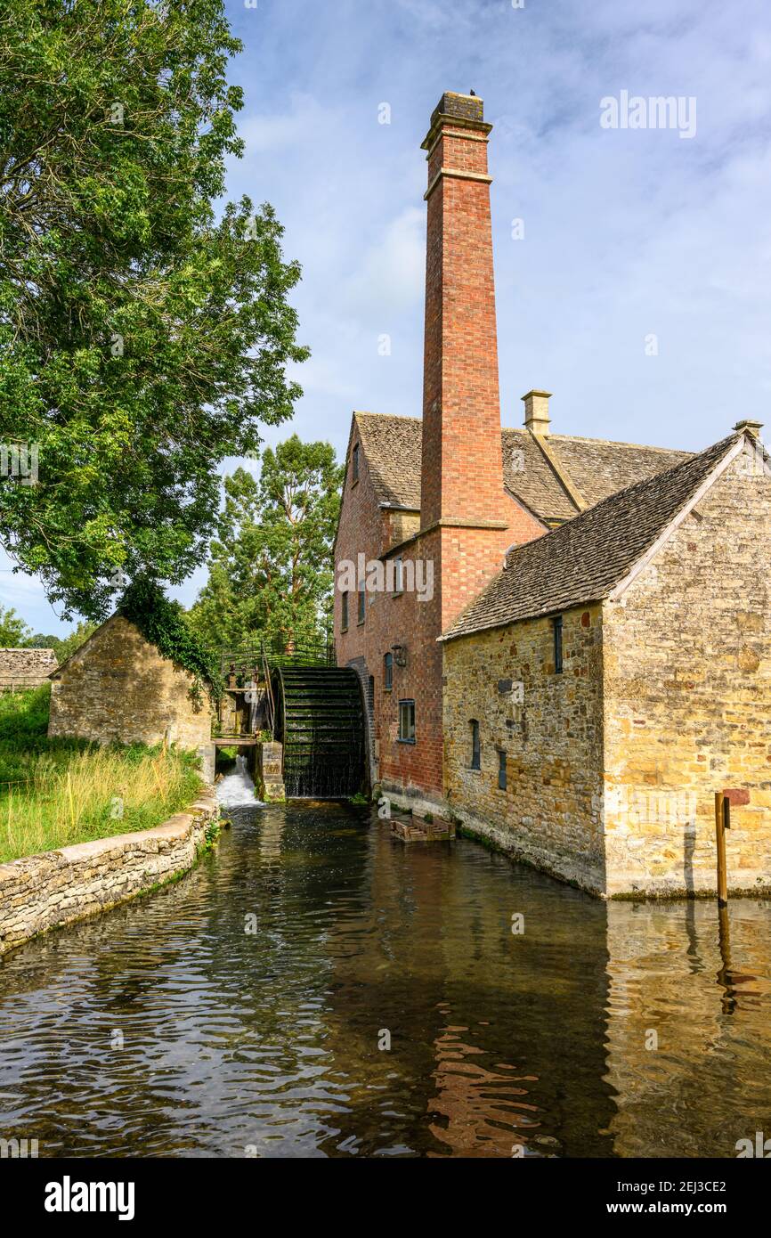 Pitchback water wheel hi-res stock photography and images - Alamy