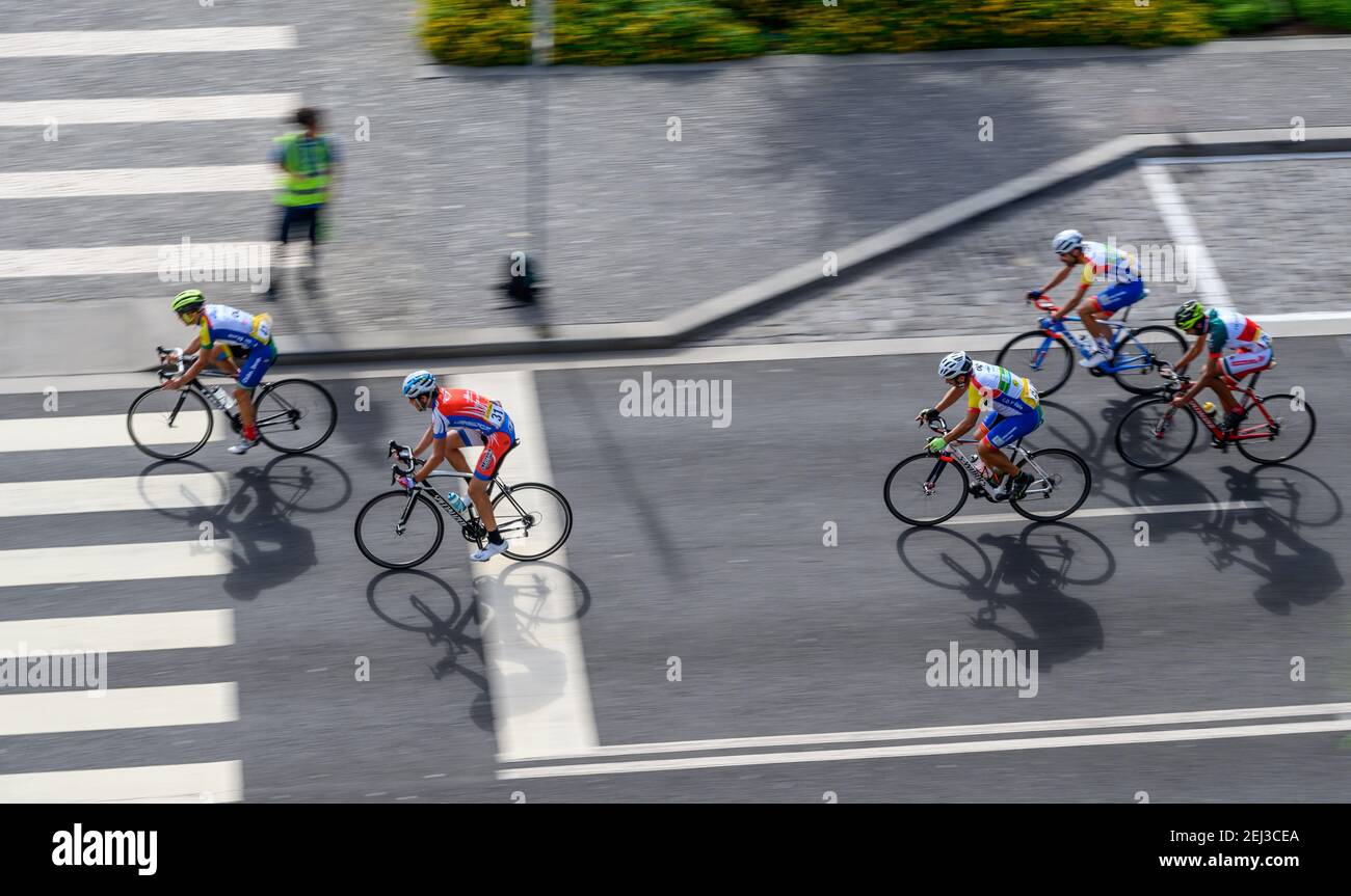 Cycle race competitive hi-res stock photography and images - Alamy
