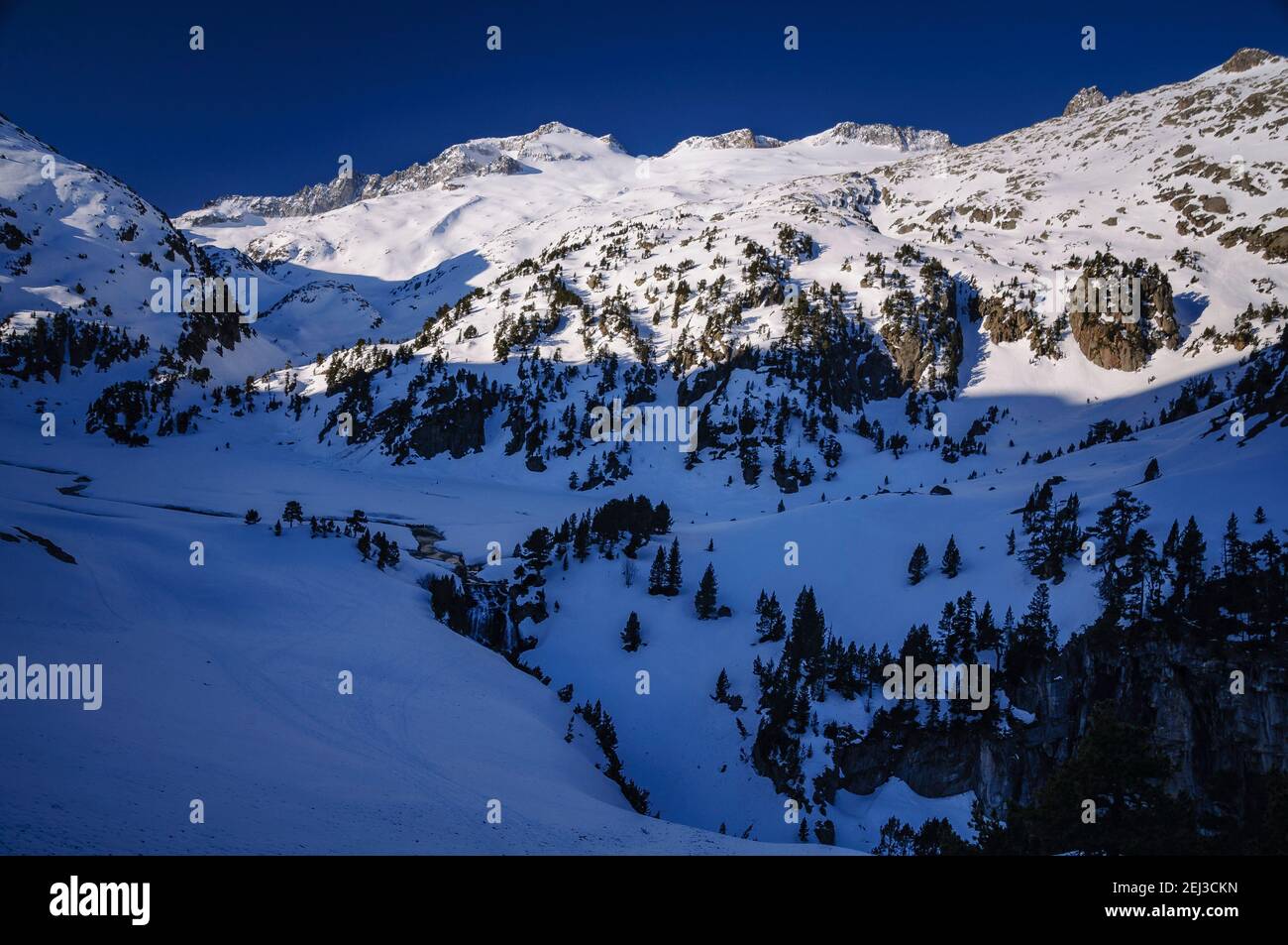 Cascada de la nieve hi-res stock photography and images - Alamy