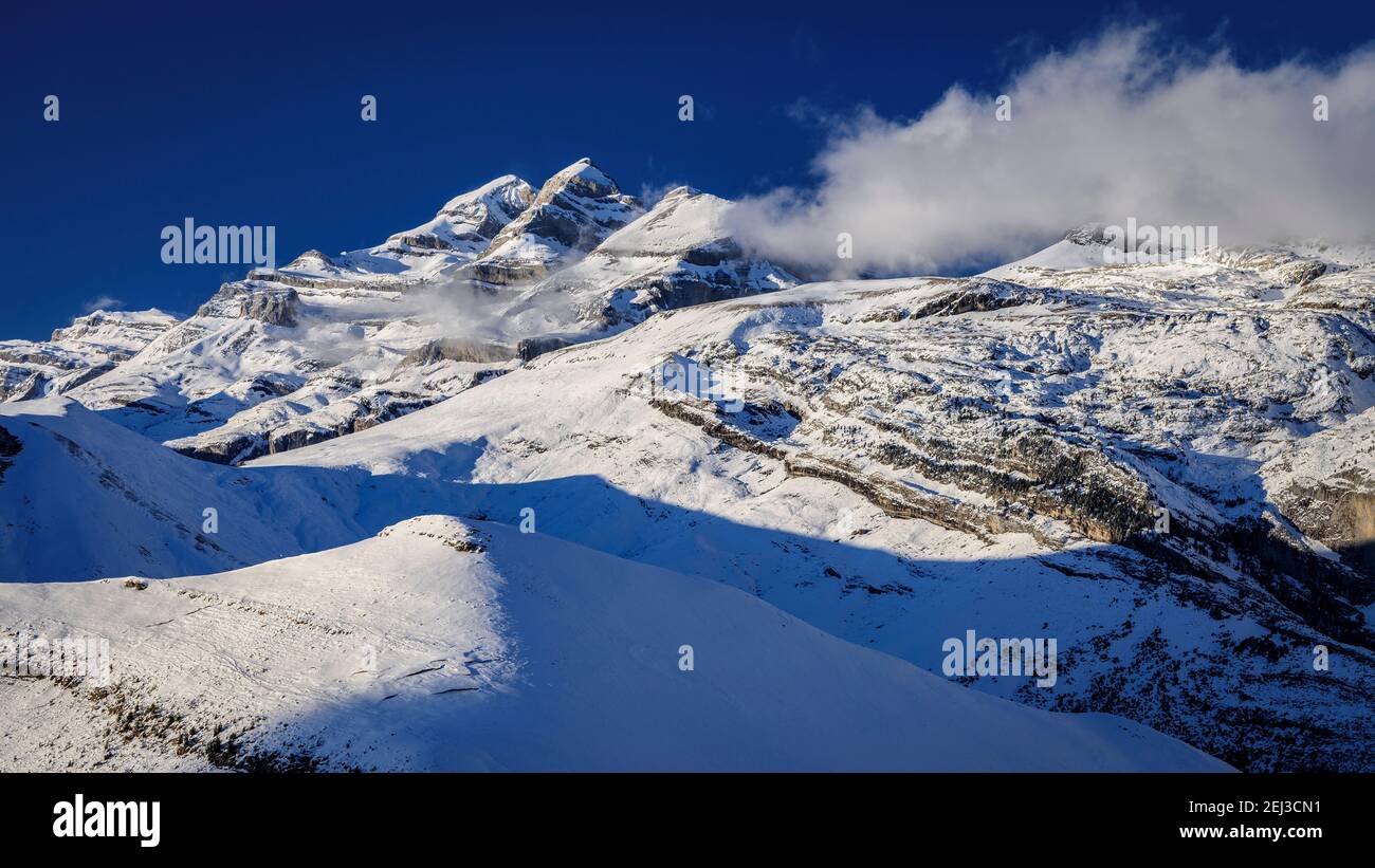Olas de niebla hi-res stock photography and images - Alamy