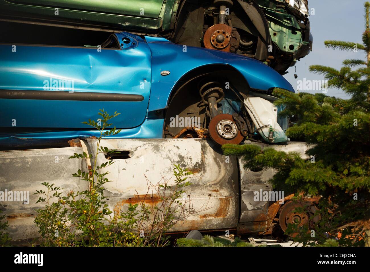 Broken cars hi-res stock photography and images - Alamy