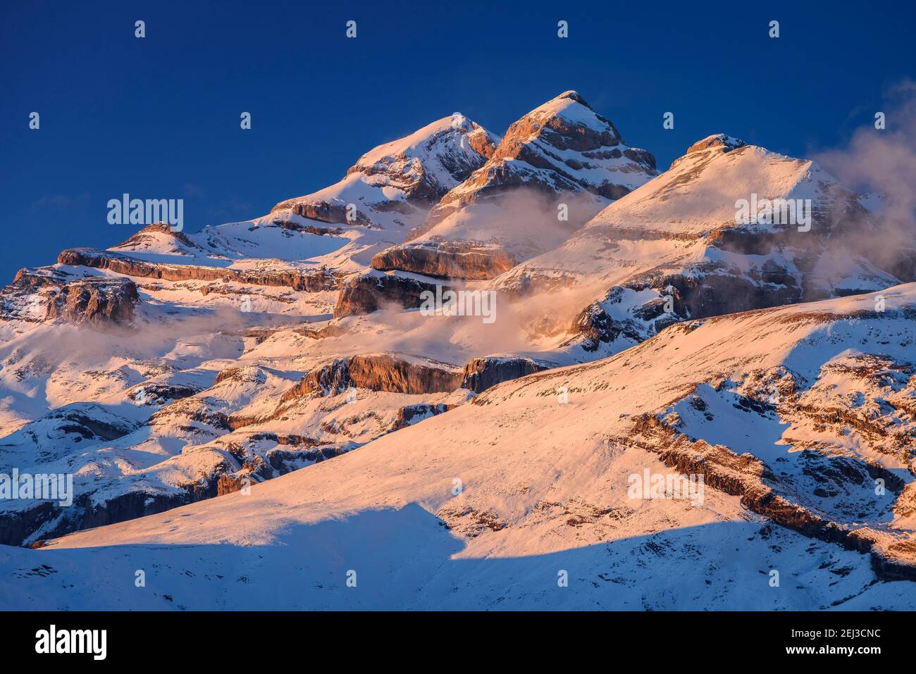 Nubes y nubes y niebla hi-res stock photography and images - Alamy