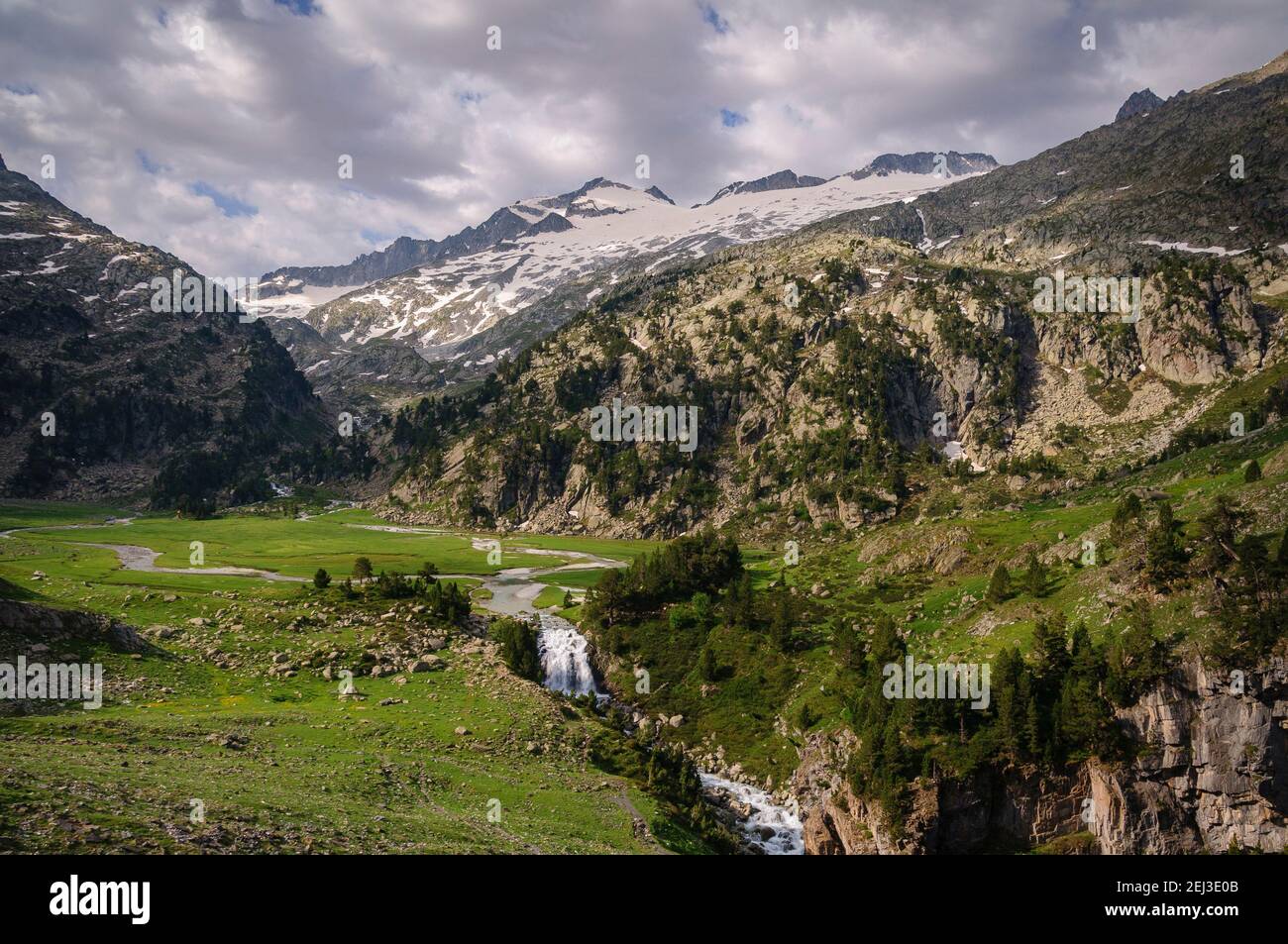 Aigualluts waterfall hi-res stock photography and images - Alamy