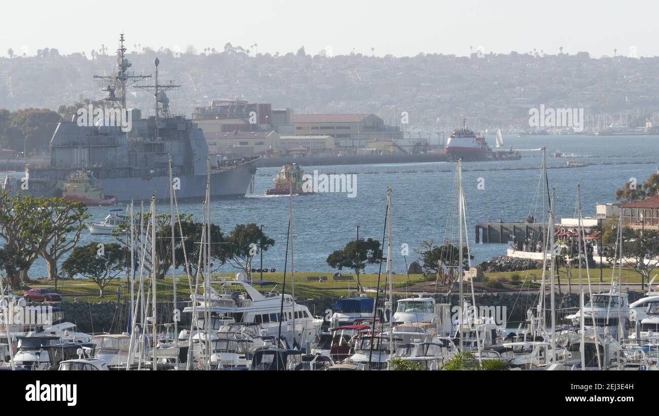 SAN DIEGO, CALIFORNIA USA - 13 FEB 2020: Tugboat pulling USS Chosin CG ...