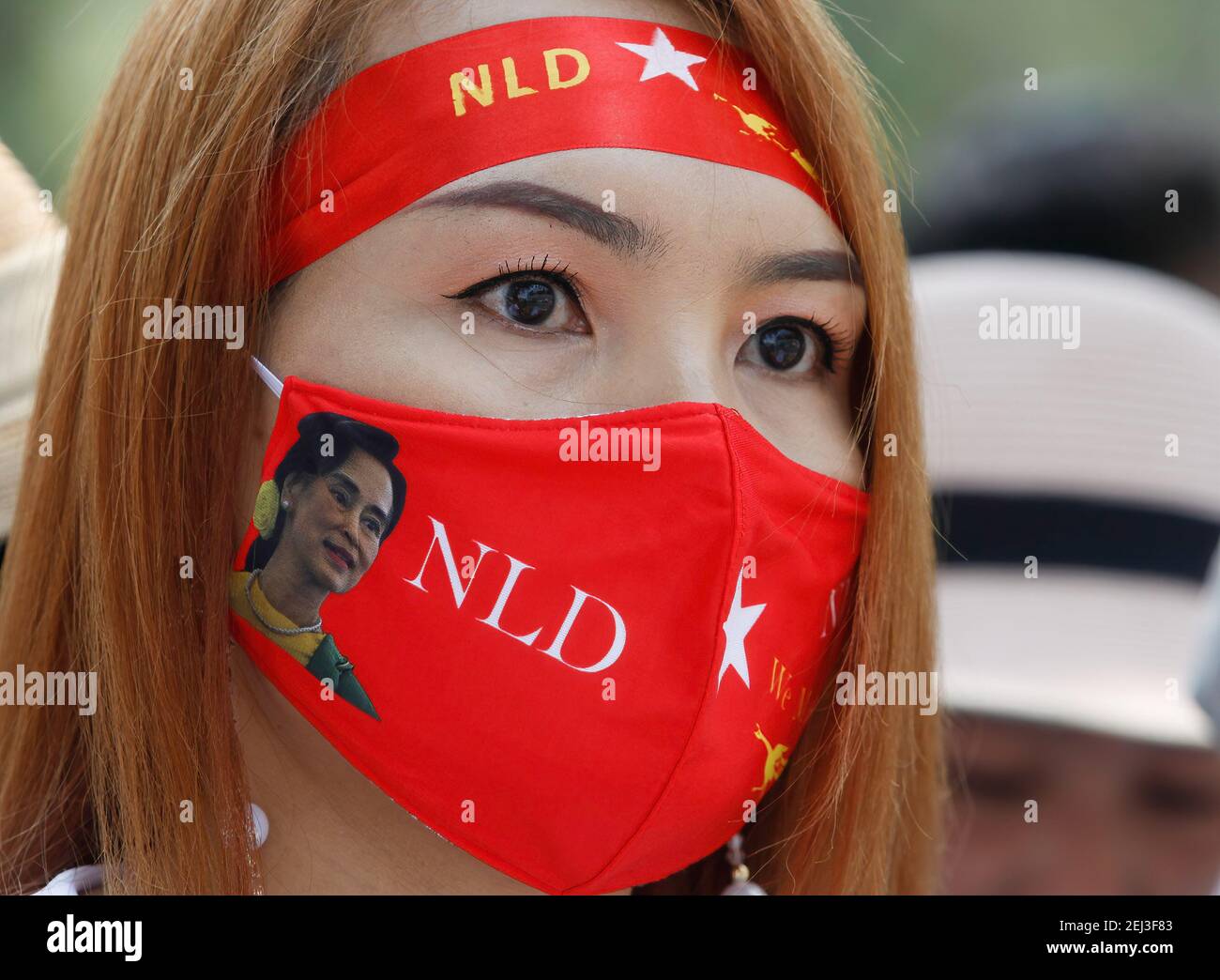 Bangkok, Thailand. 21st Feb, 2021. A Myanmar citizen wears a NLD face ...