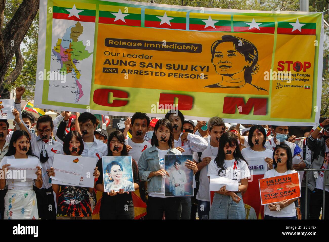 Myanmar citizens living in hi-res stock photography and images - Alamy