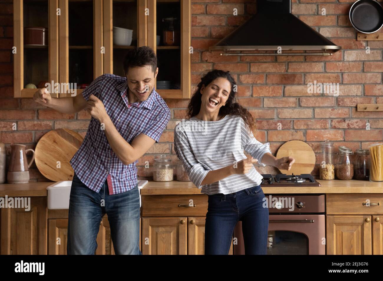 Couple home in kitchen energy hi-res stock photography and images - Alamy