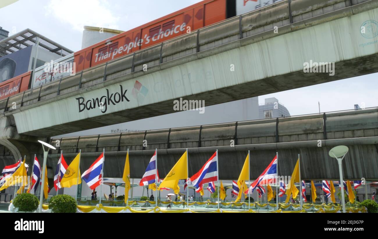 Festive bridge on 11 hi-res stock photography and images - Alamy