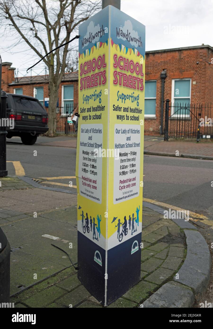 School streets hi-res stock photography and images - Alamy